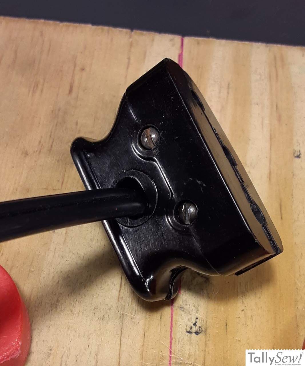 Singer, 1 cord, 2 wire, bakelite, female, three post plug - Tally Sew LLC
