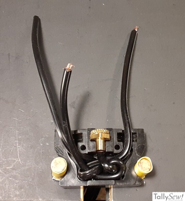 Singer, 2 cord, 4 wire, bakelite, female, three post plug - Tally Sew LLC